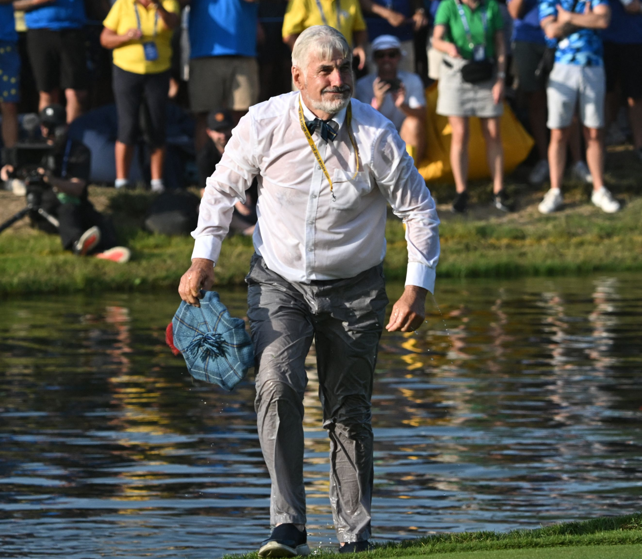 Swimming Ryder Cup fan IDENTIFIED after video goes viral | bunkered.co.uk