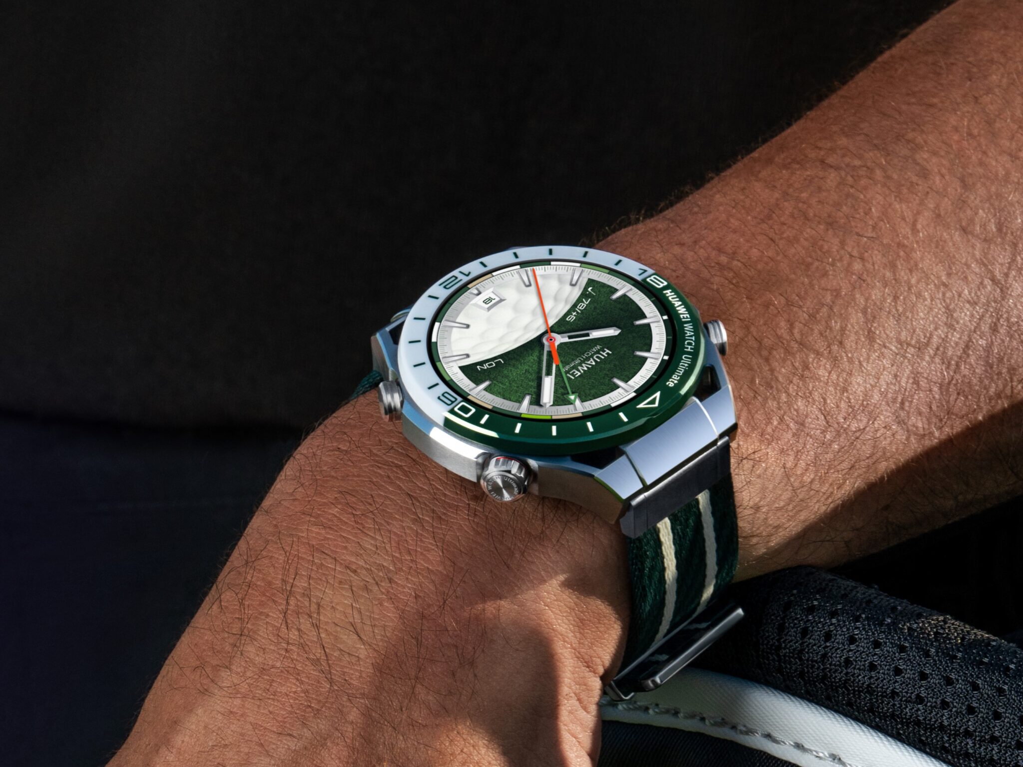 12 reasons why the Huawei Watch Ultimate golf edition watch is for you