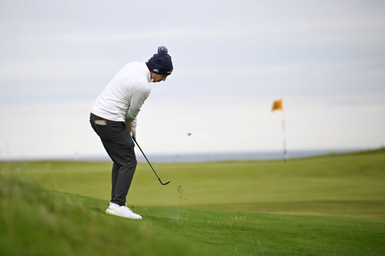 Why does Matt Fitzpatrick chip cross-handed?