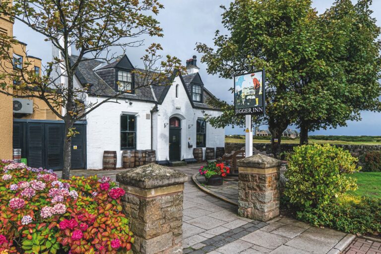 REVEALED: The best 19th holes in British golf | bunkered.co.uk